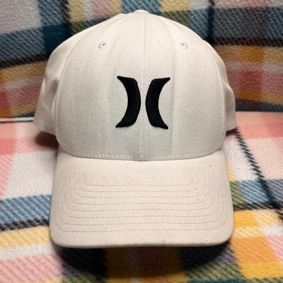 Hurley | Accessories | Mens Hurley Whiteblack Fitted Sm Baseball Hat ...